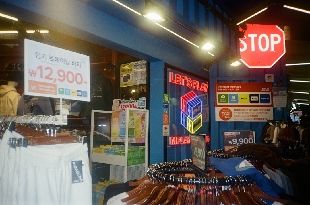 Sklepy Pewex w PRL – okno na Zachód i luksusowe towary - Grudzień 1981 ...